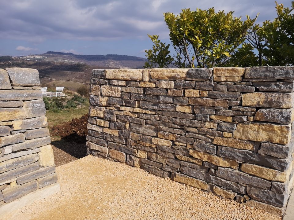 Artisan spécialiste en constructions en pierre seche en ardeche