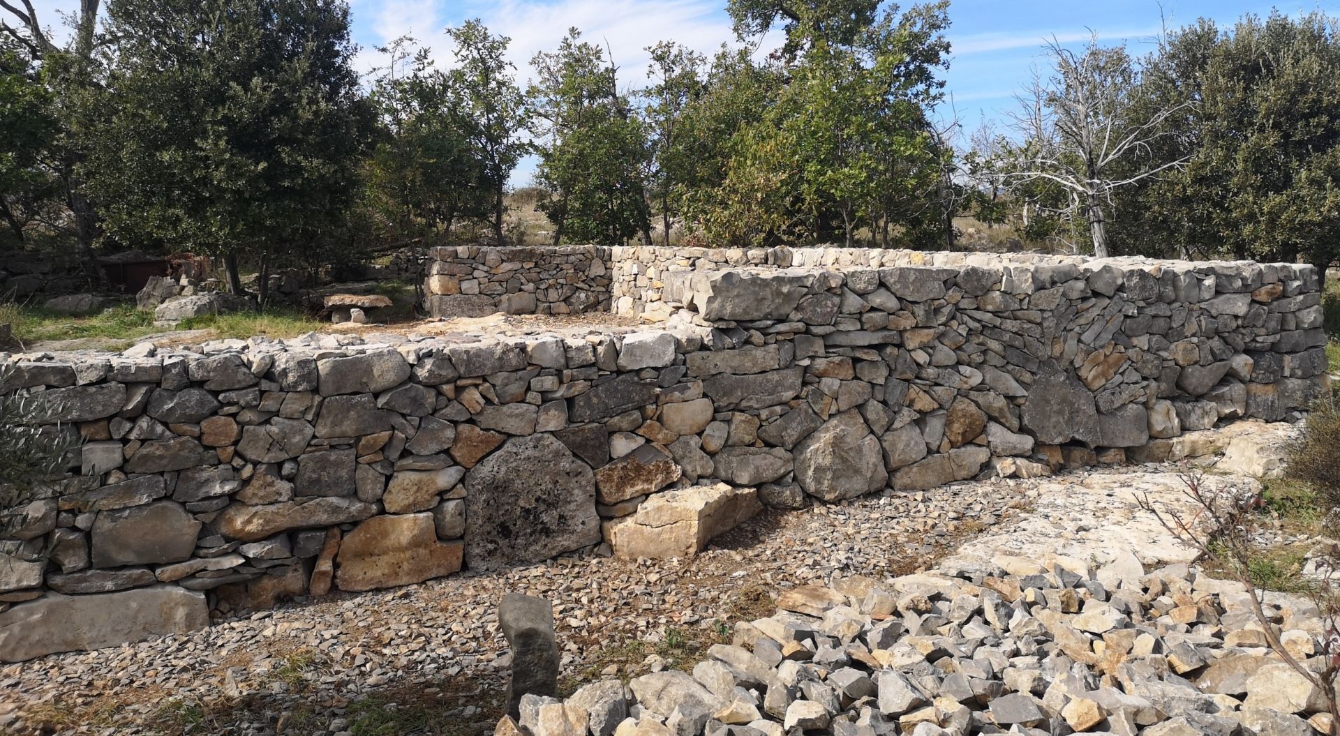Artisan spécialiste en constructions en pierre seche en ardeche